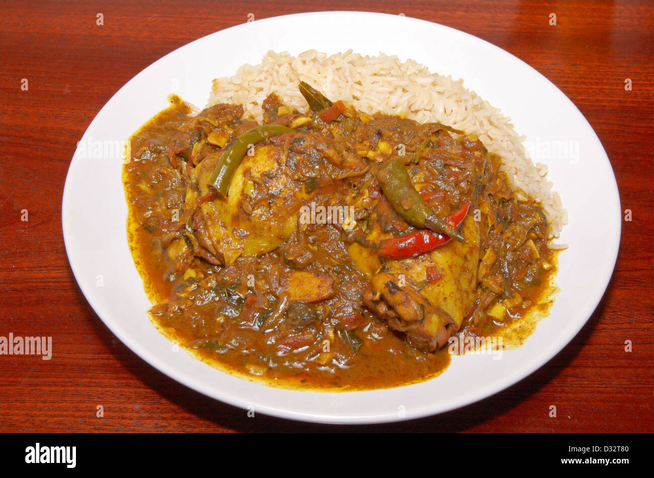 Plate of chicken curry with brown rice Stock Photo - Alamy