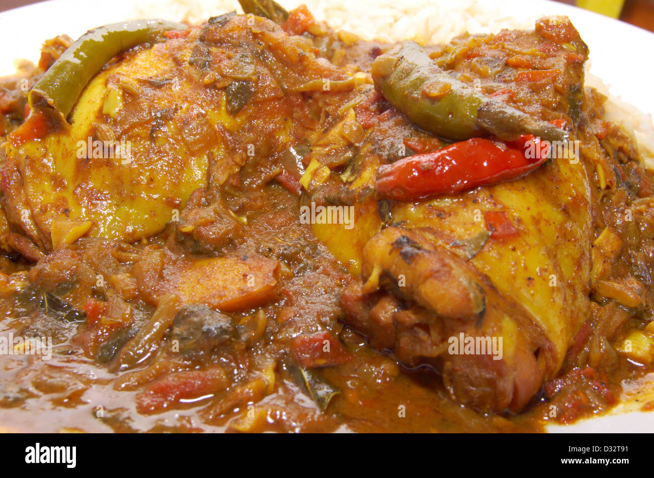 Plate of chicken curry with brown rice Stock Photo - Alamy