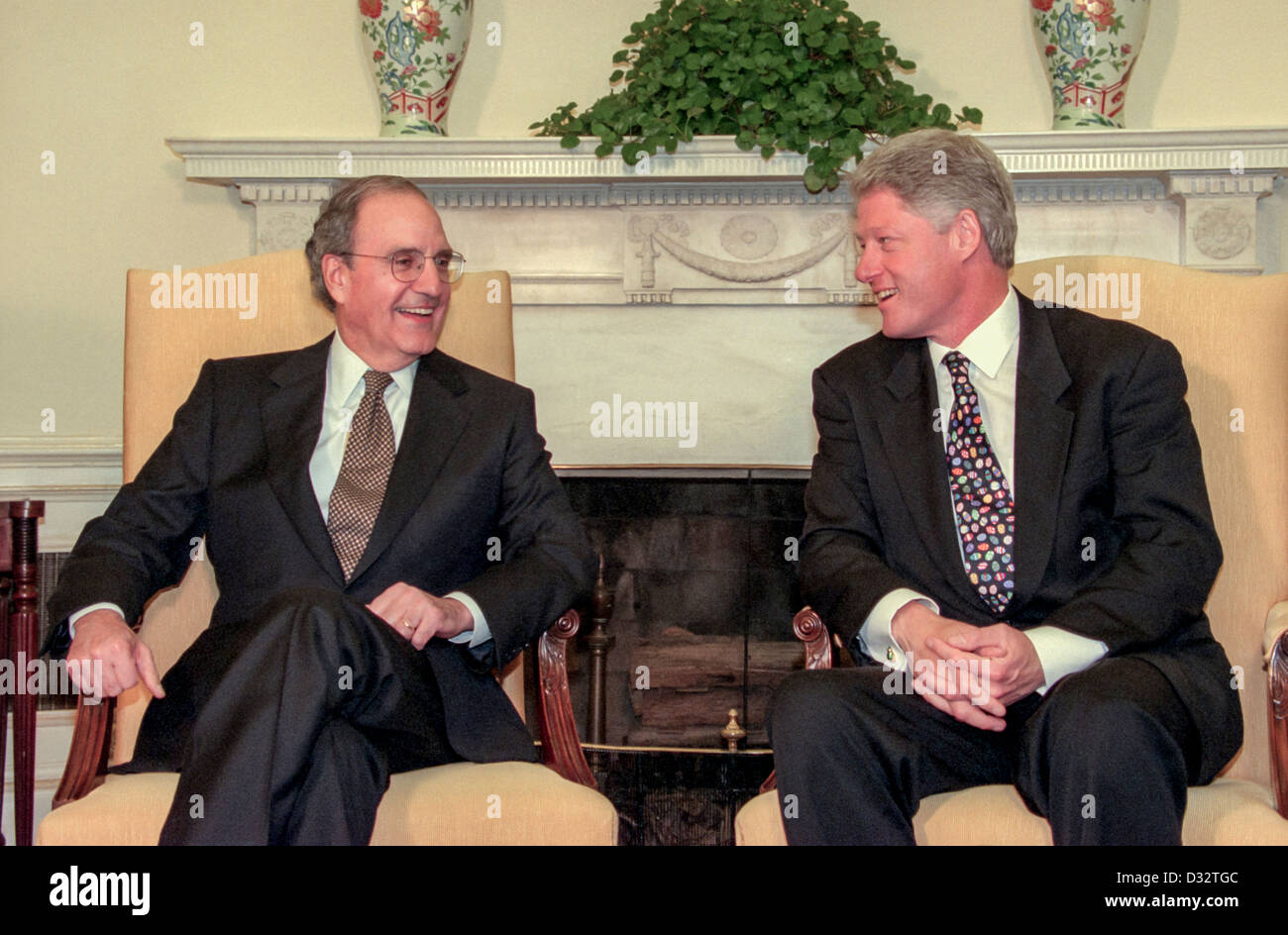 US President Bill Clinton meets with former senator and Special Envoy ...