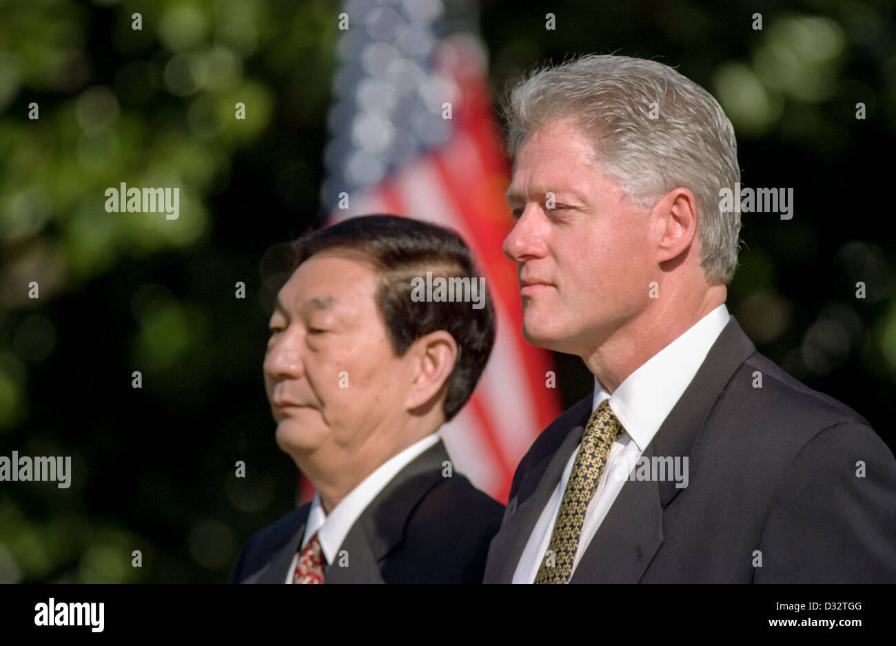 US President Bill Clinton and Chinese Premier Zhu Rongji stand at ...