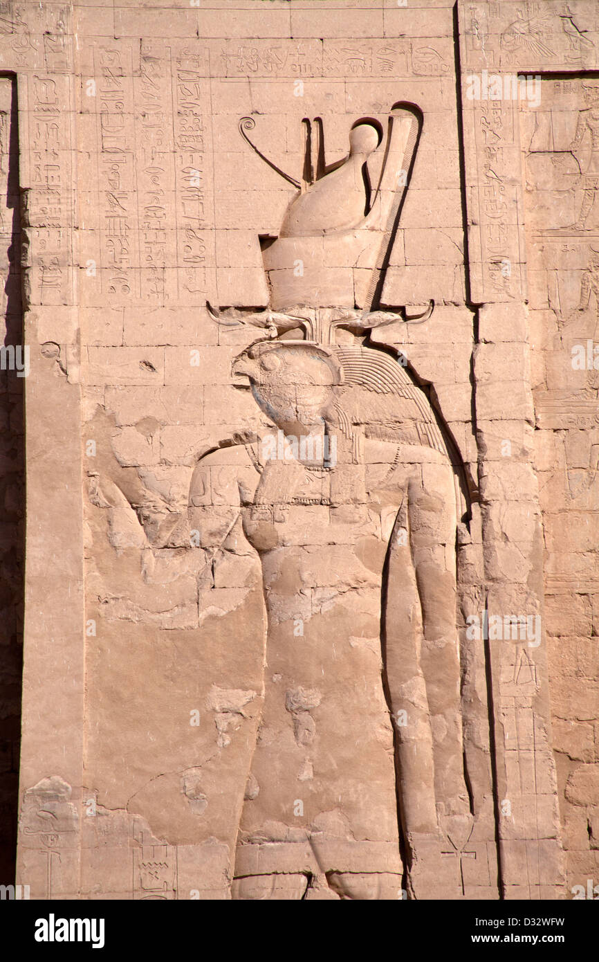 Statue horus entrance temple horus hi-res stock photography and images ...