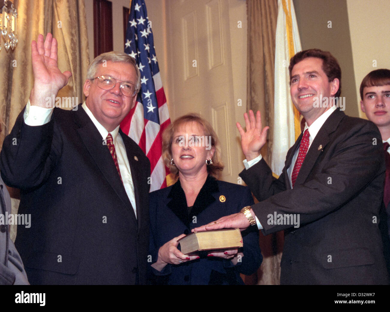 Speaker of the House Denis Hastert (L) administers the oath of office ...