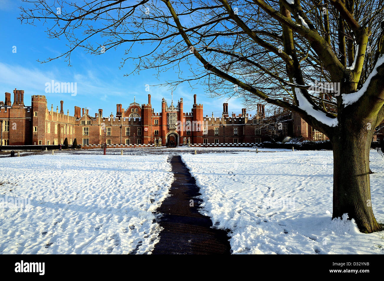 Winter snow at Hampton Court Palace West London Stock Photo - Alamy