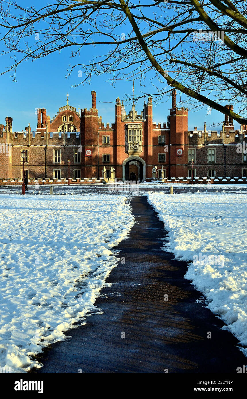 Winter snow at Hampton Court Palace West London Stock Photo - Alamy