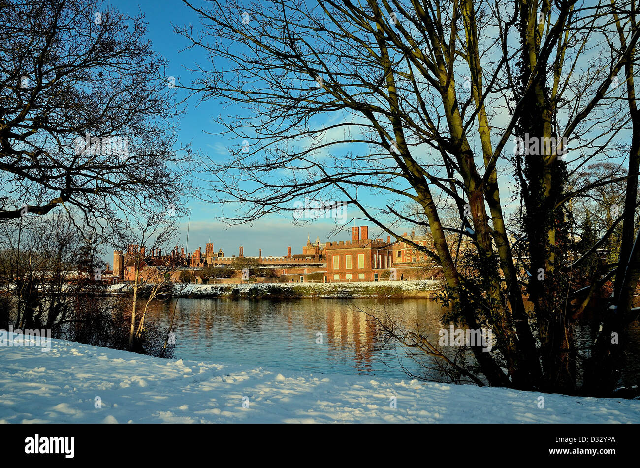 Winter snow at Hampton Court Palace West London Stock Photo - Alamy
