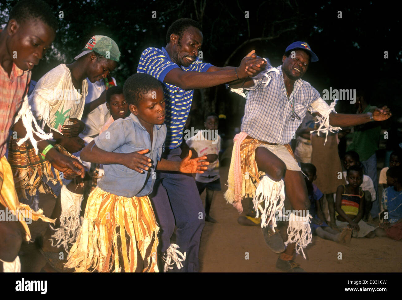 African dance boys hi-res stock photography and images - Alamy