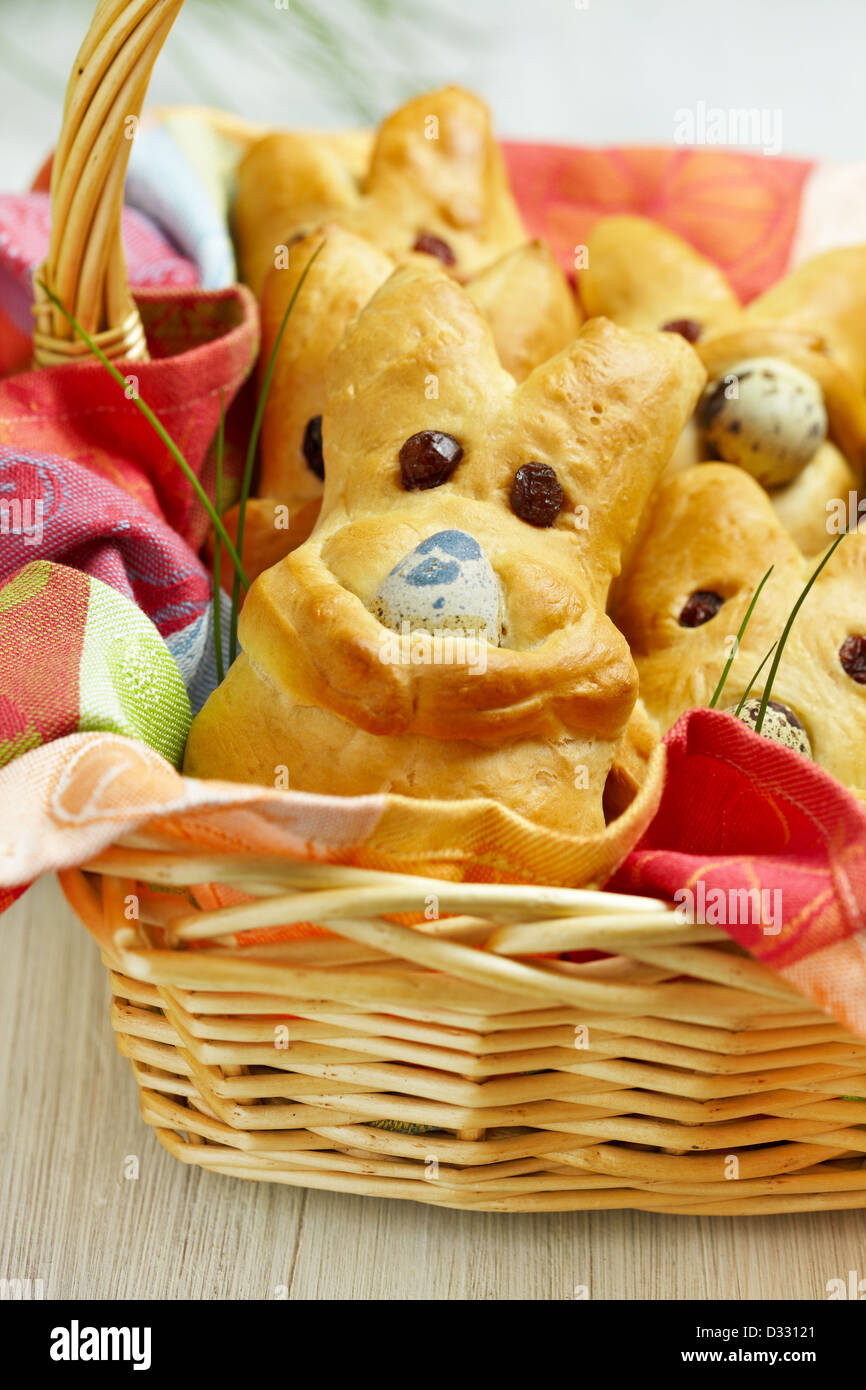 Easter food basket hot cross buns bunny hi-res stock photography and ...