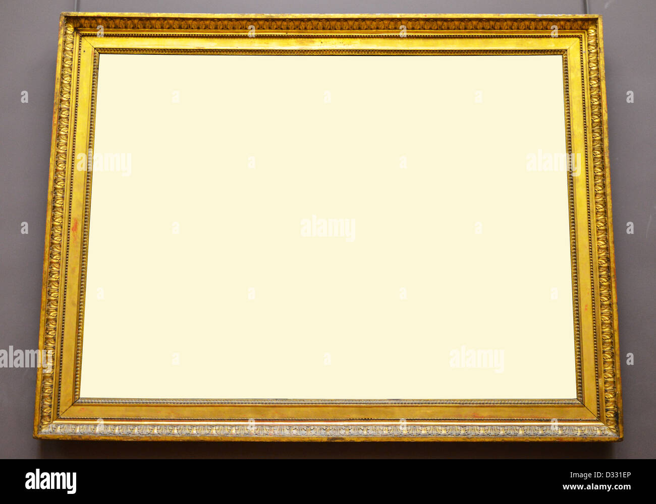 Empty golden picture frame hi-res stock photography and images - Alamy