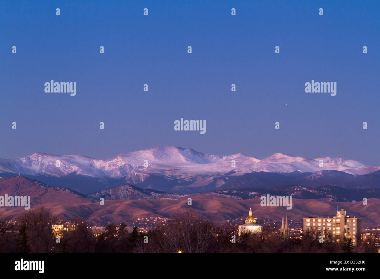 Denver skyline at sunrise in the winter Stock Photo - Alamy