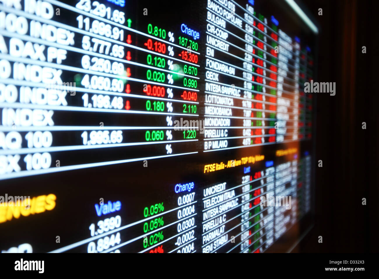 Big arrow diagram hi-res stock photography and images - Alamy