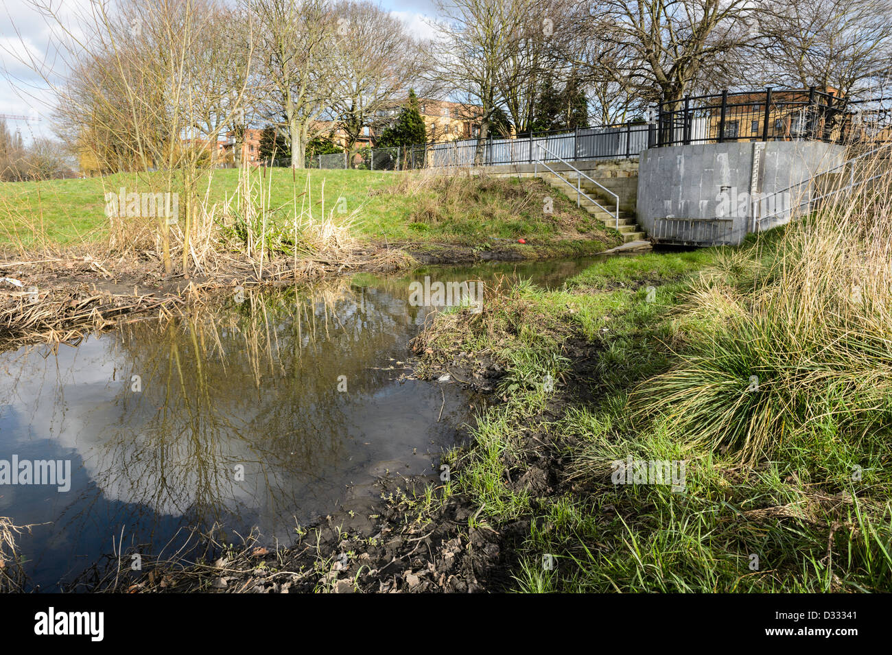View of the off-take structure and inflow area of the River Quaggy ...