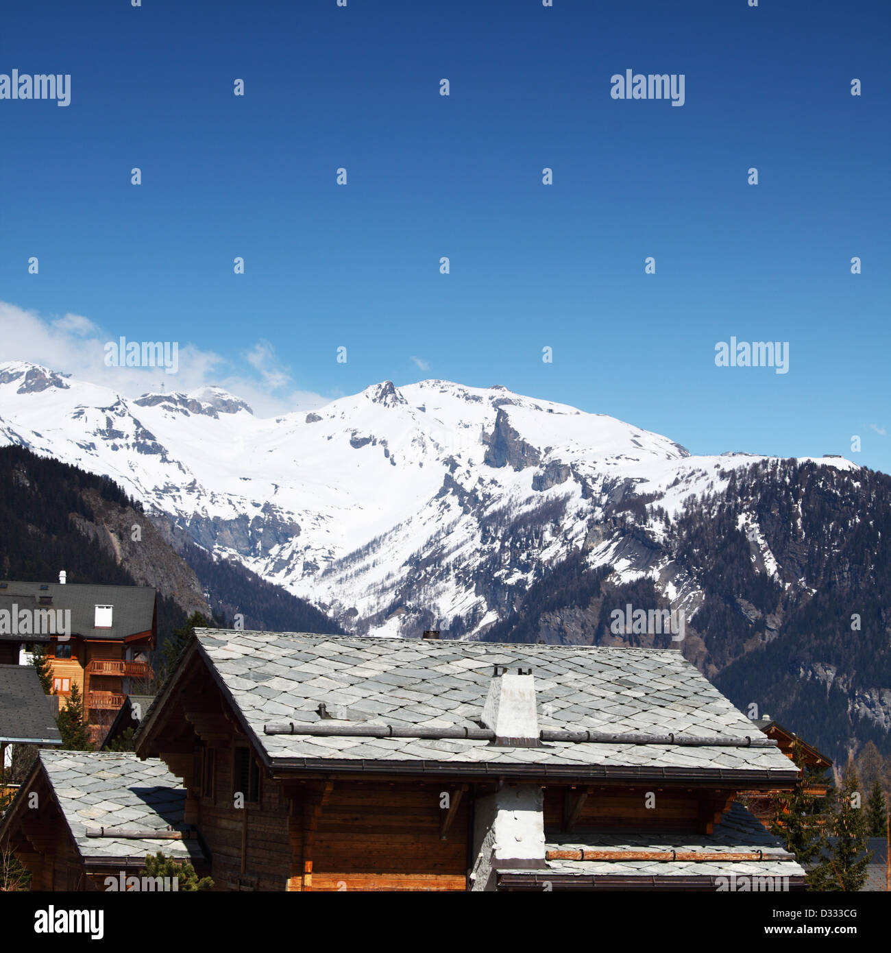 chalet in alpine mountains Stock Photo - Alamy