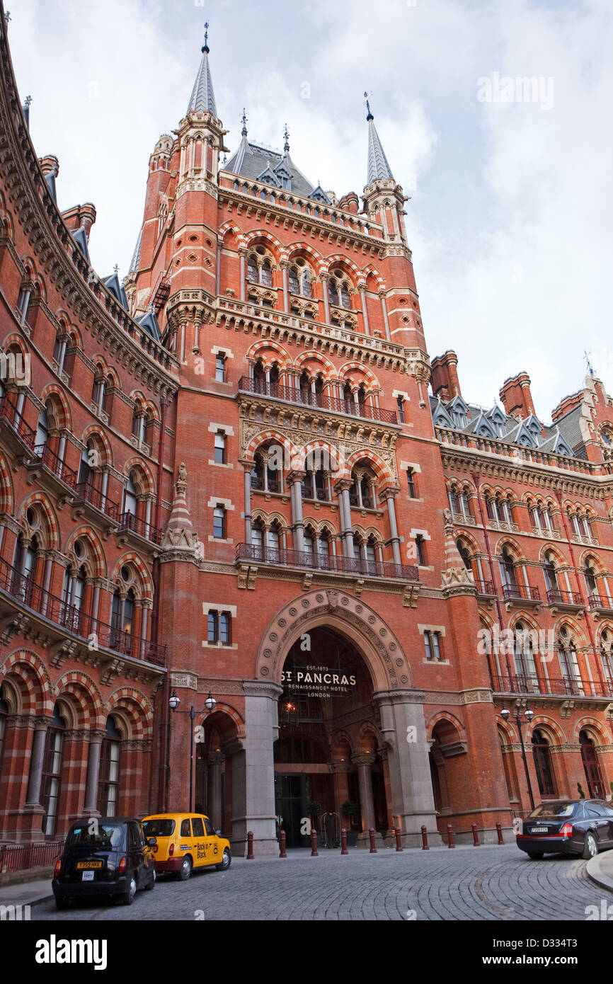 St Pancras International Railway Station in London Stock Photo - Alamy