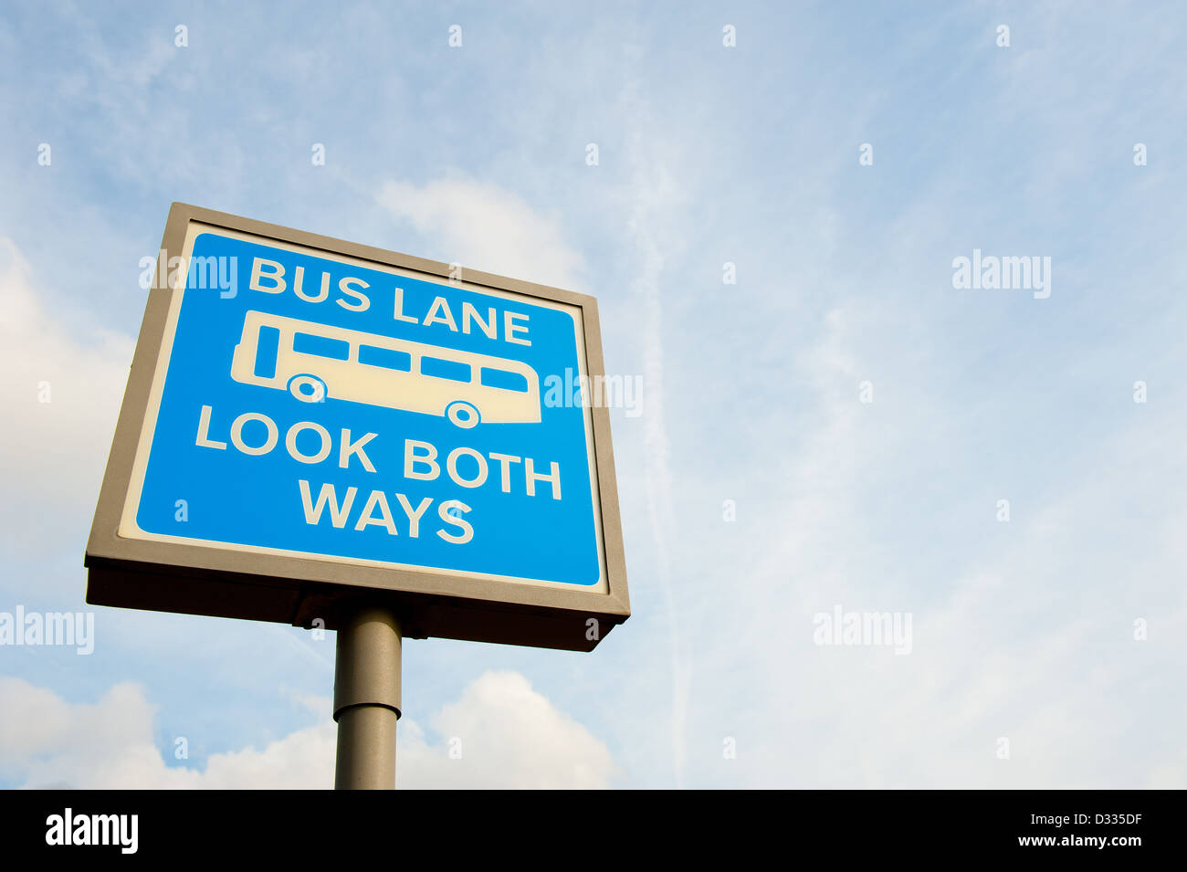 Bus lane sign hi-res stock photography and images - Alamy