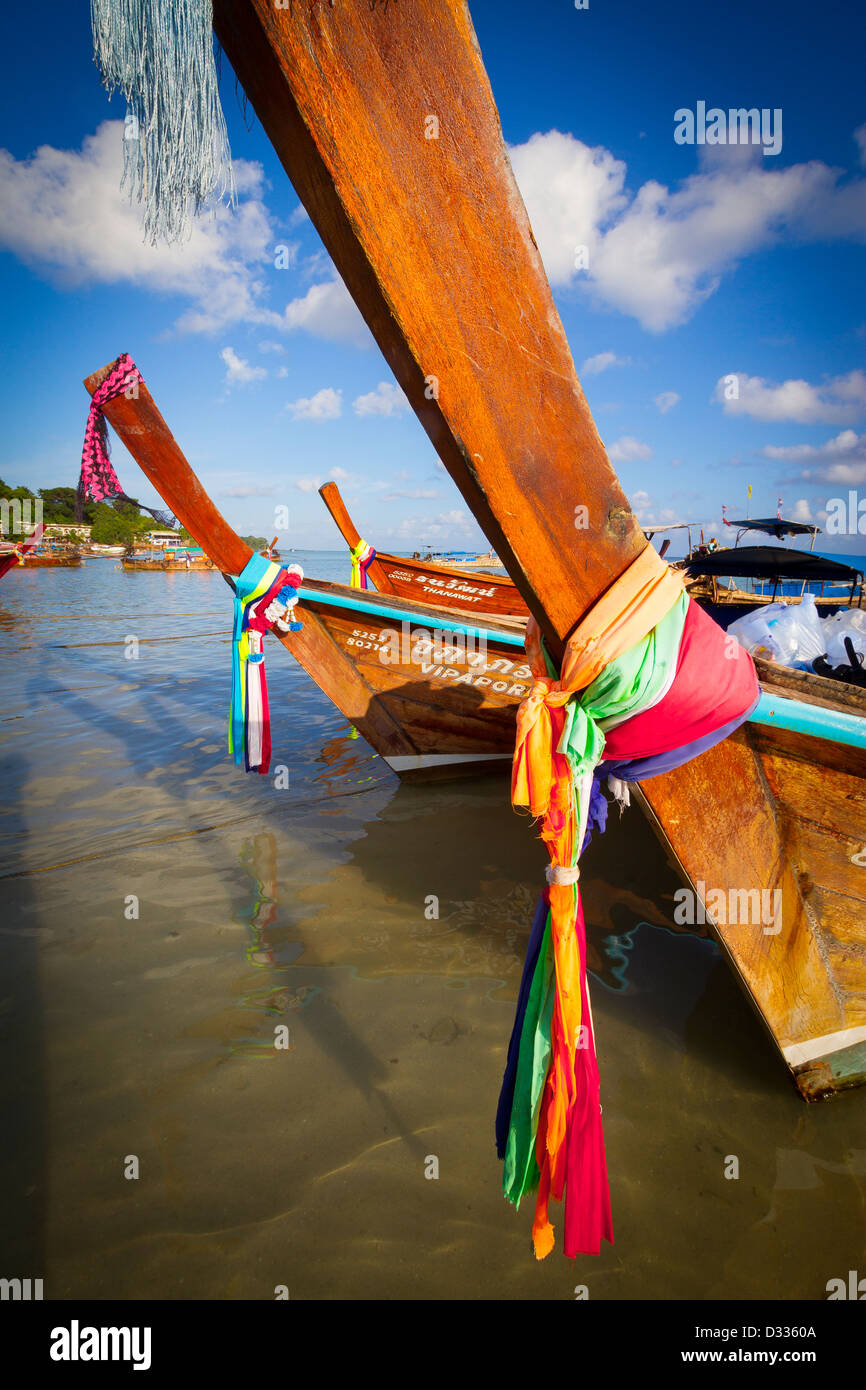 Longtail boat on a beach Stock Photo - Alamy