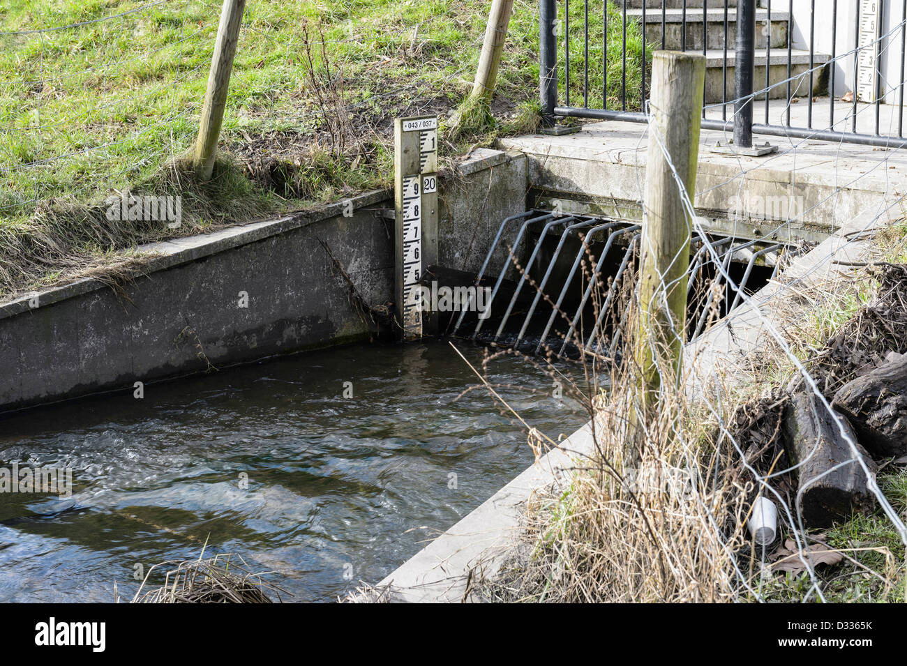 Flood marker climate change High Resolution Stock Photography and ...