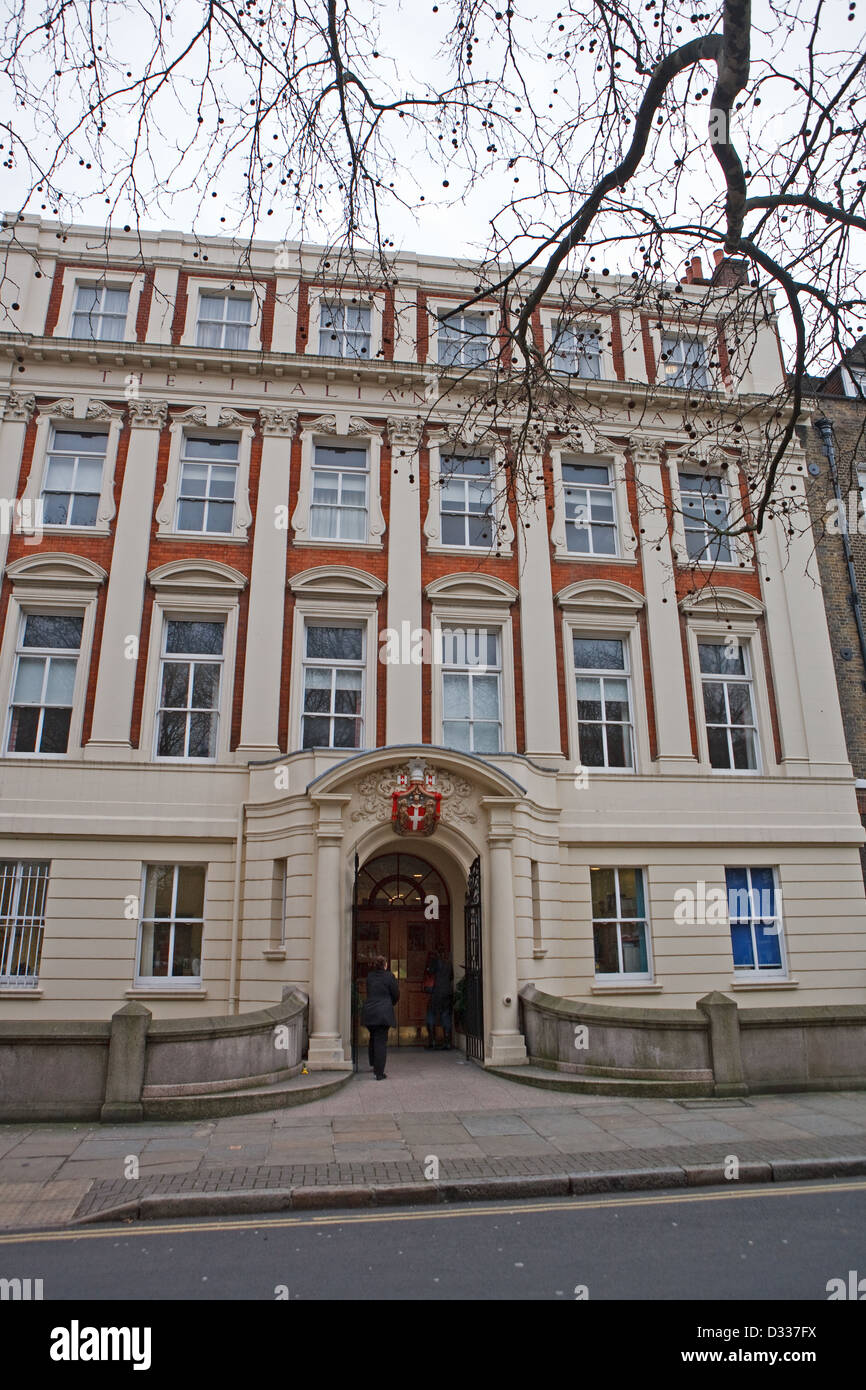 A building in Queens Square London Stock Photo - Alamy