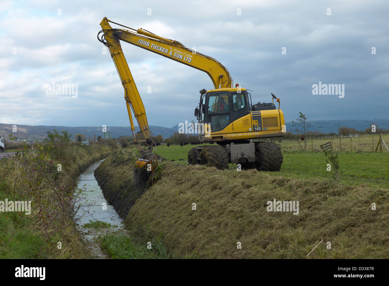 Ditch weed hi-res stock photography and images - Alamy
