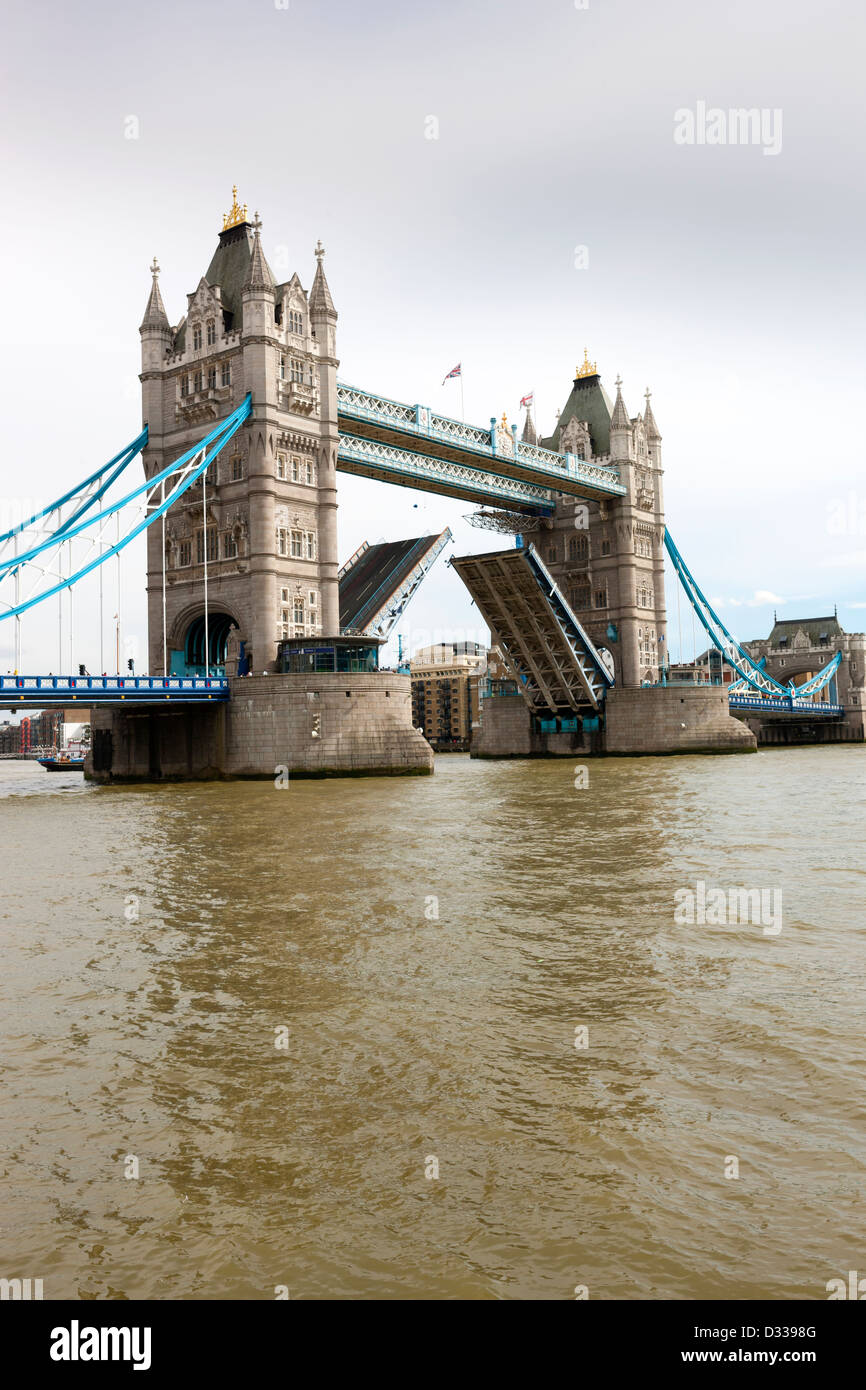 Over the iconic bridge hi-res stock photography and images - Alamy