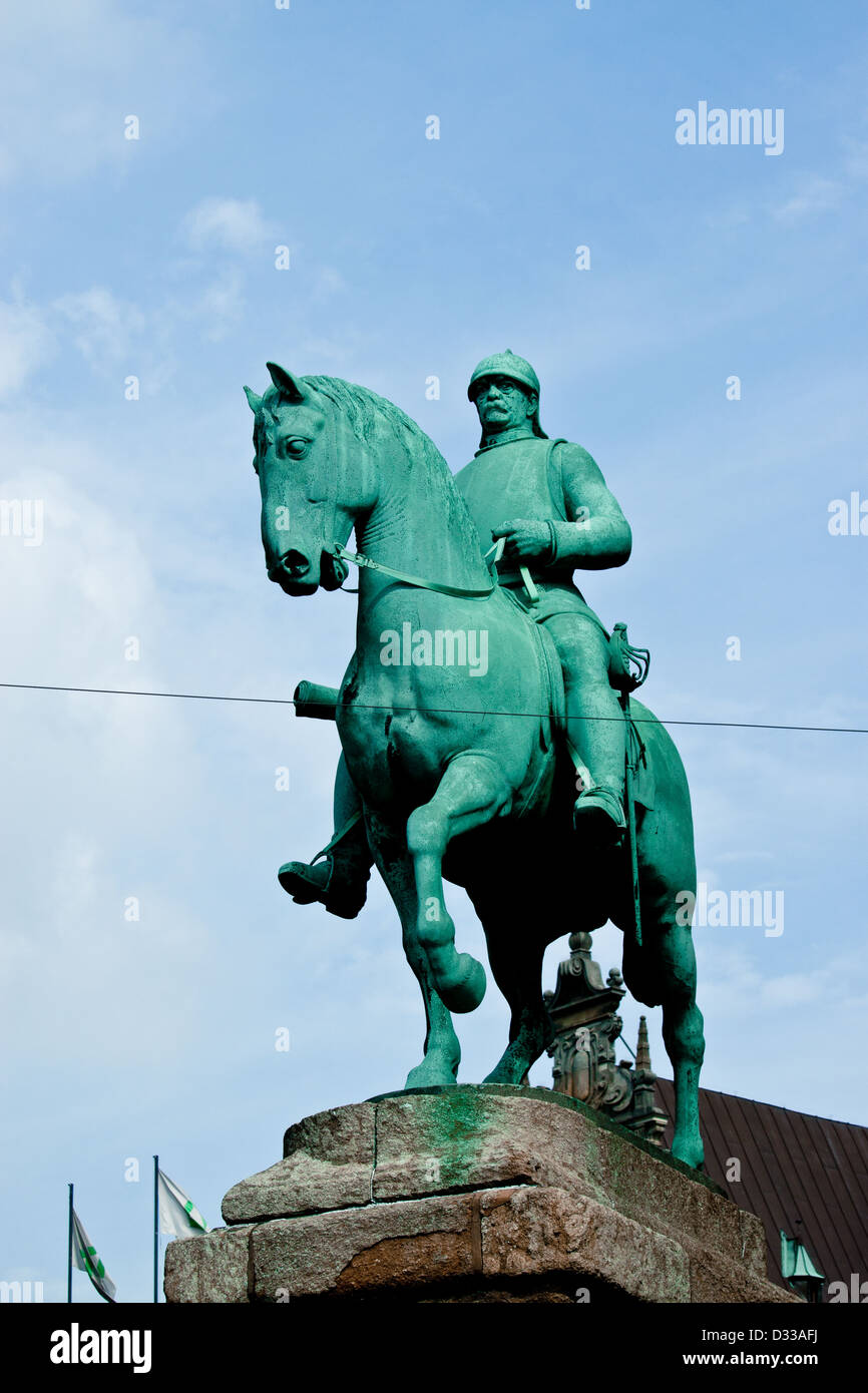 Bismark statue hi-res stock photography and images - Alamy