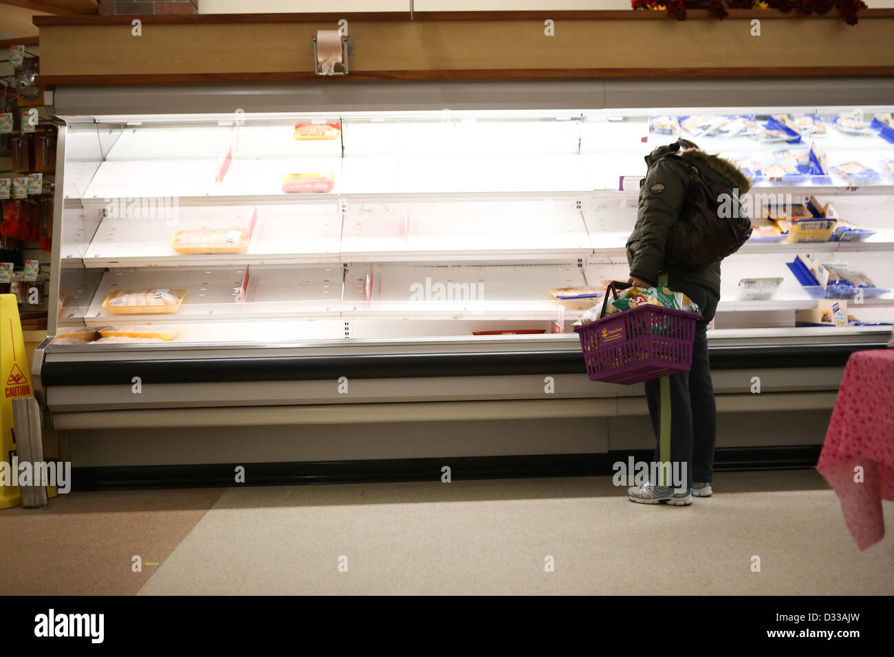 Supermarket empty shelves hi-res stock photography and images - Alamy