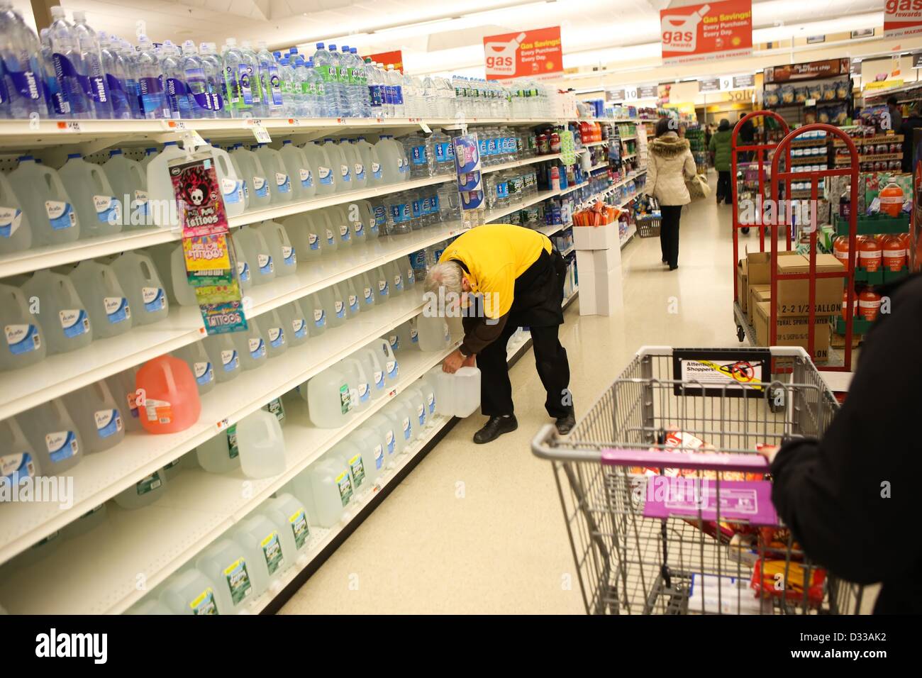 Check out lines hi-res stock photography and images - Alamy