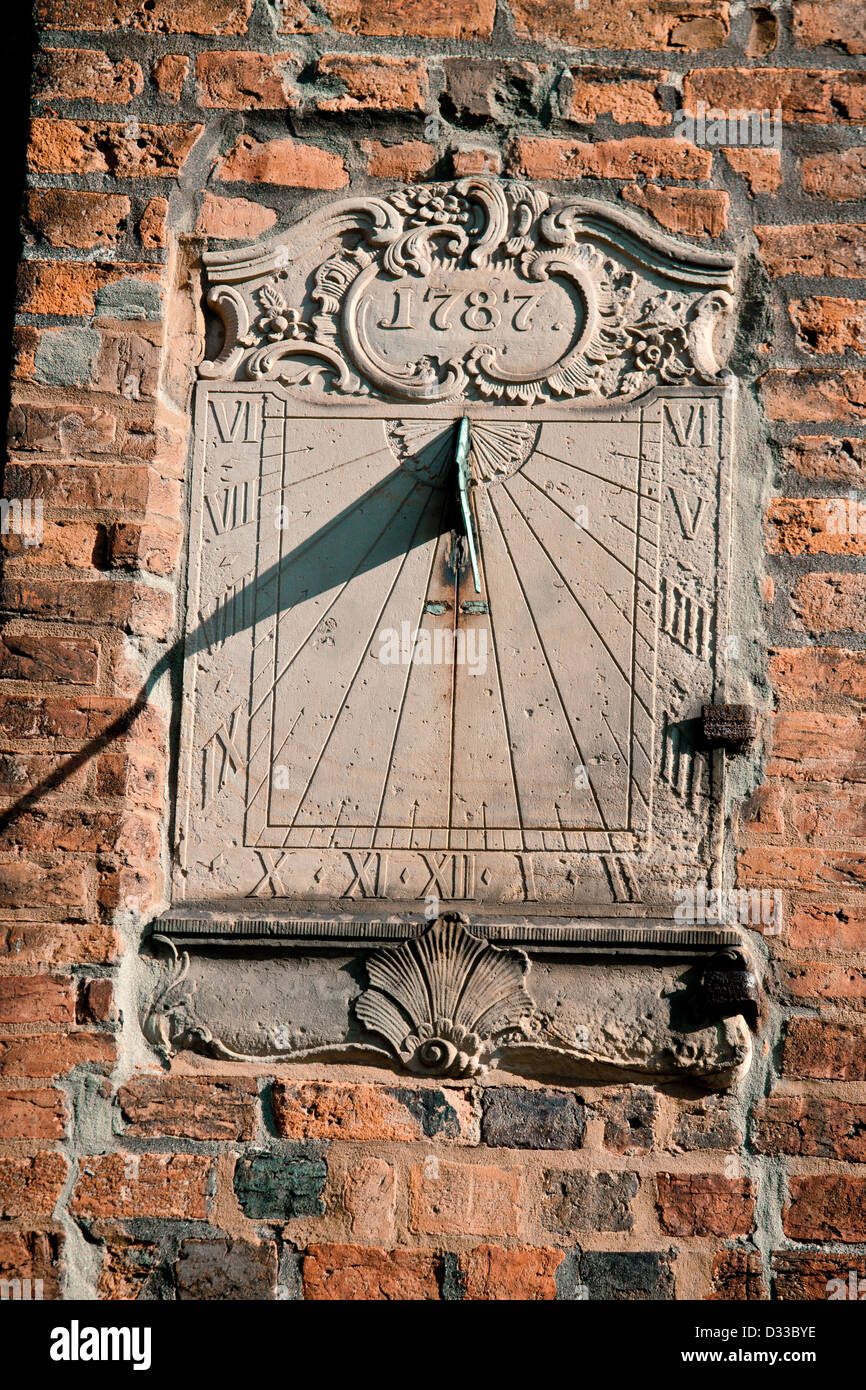 Sundial cathedral hi-res stock photography and images - Alamy
