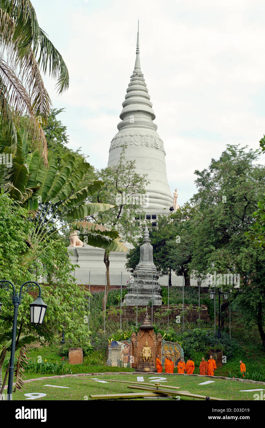 Phnom penh wat phnom hi-res stock photography and images - Alamy