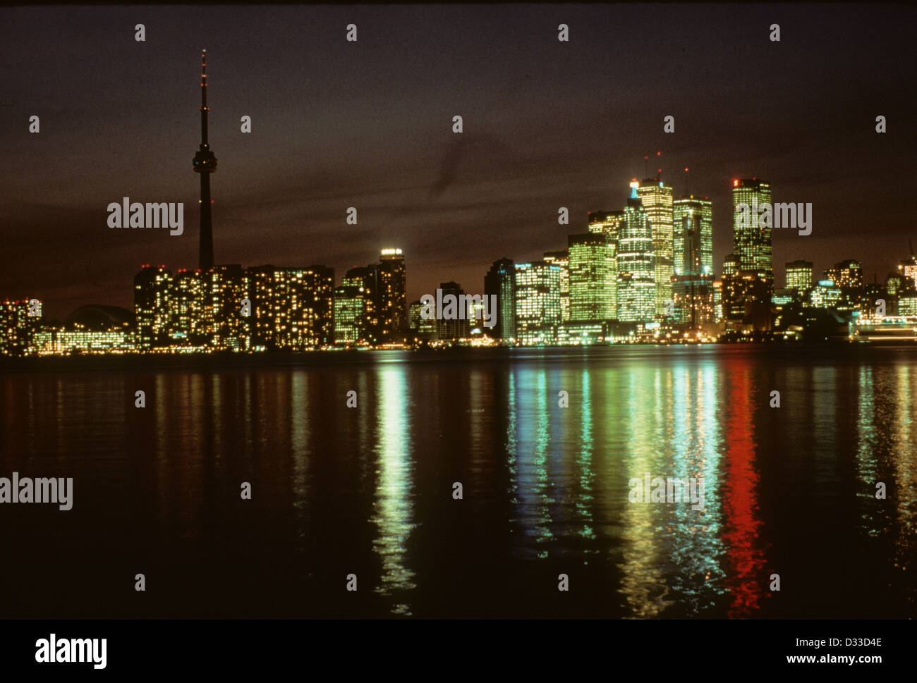 Lights toronto buildings night time hi-res stock photography and images ...