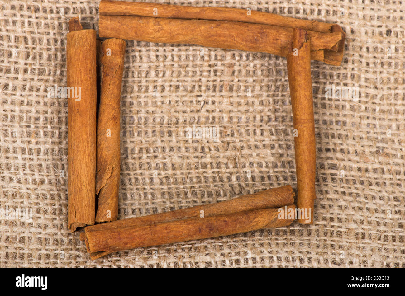 cinnamon sticks frame Stock Photo - Alamy