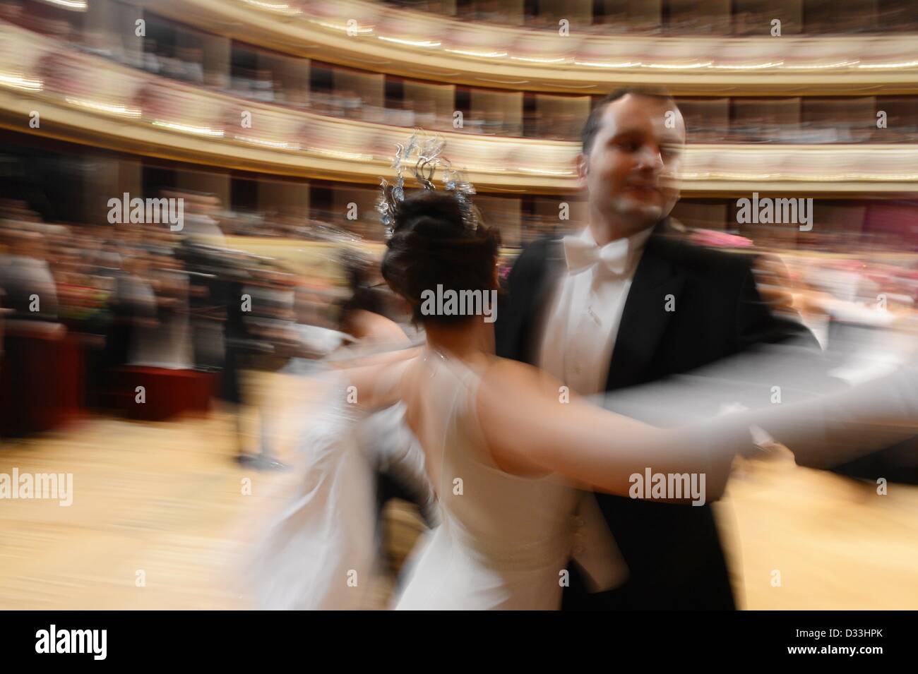 Vienna ball dance hi-res stock photography and images - Alamy