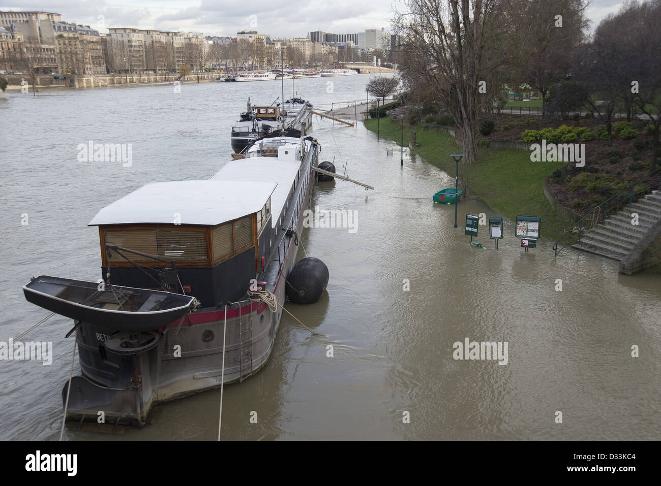 inondation de la Seine à Paris flooding of the Seine in Paris Stock ...
