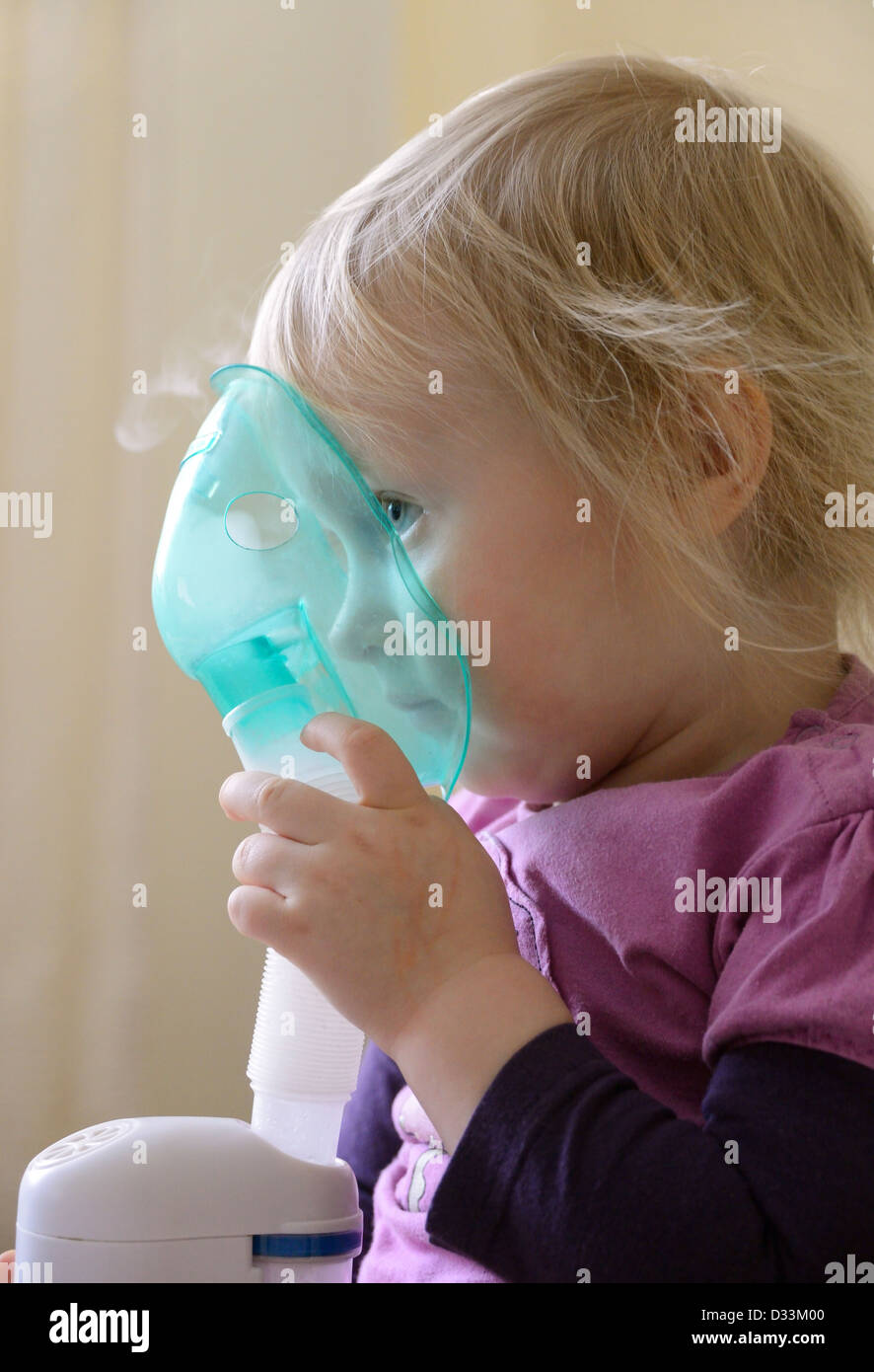 Child breathing mask hi-res stock photography and images - Alamy