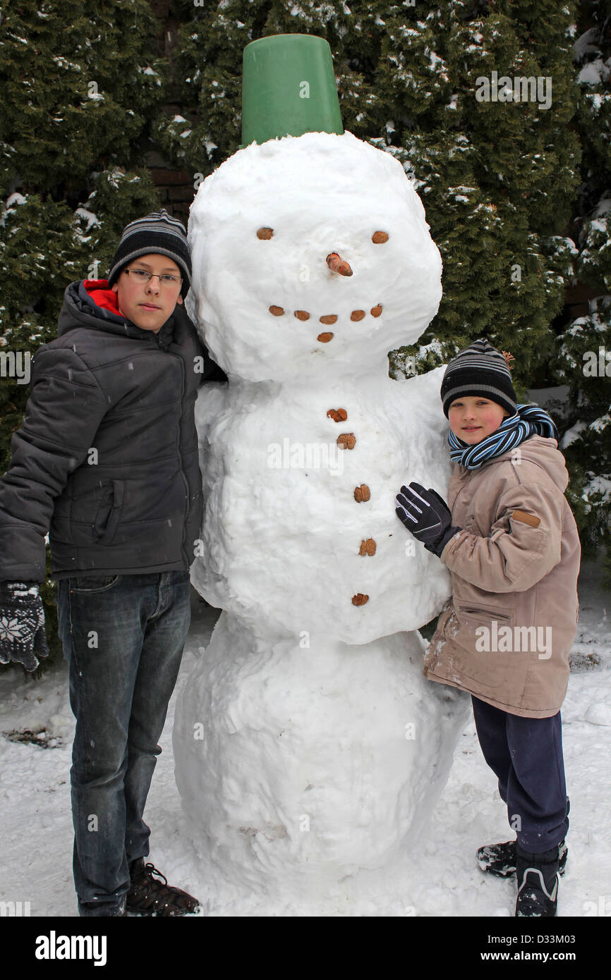 Snowman snow person hi-res stock photography and images - Alamy