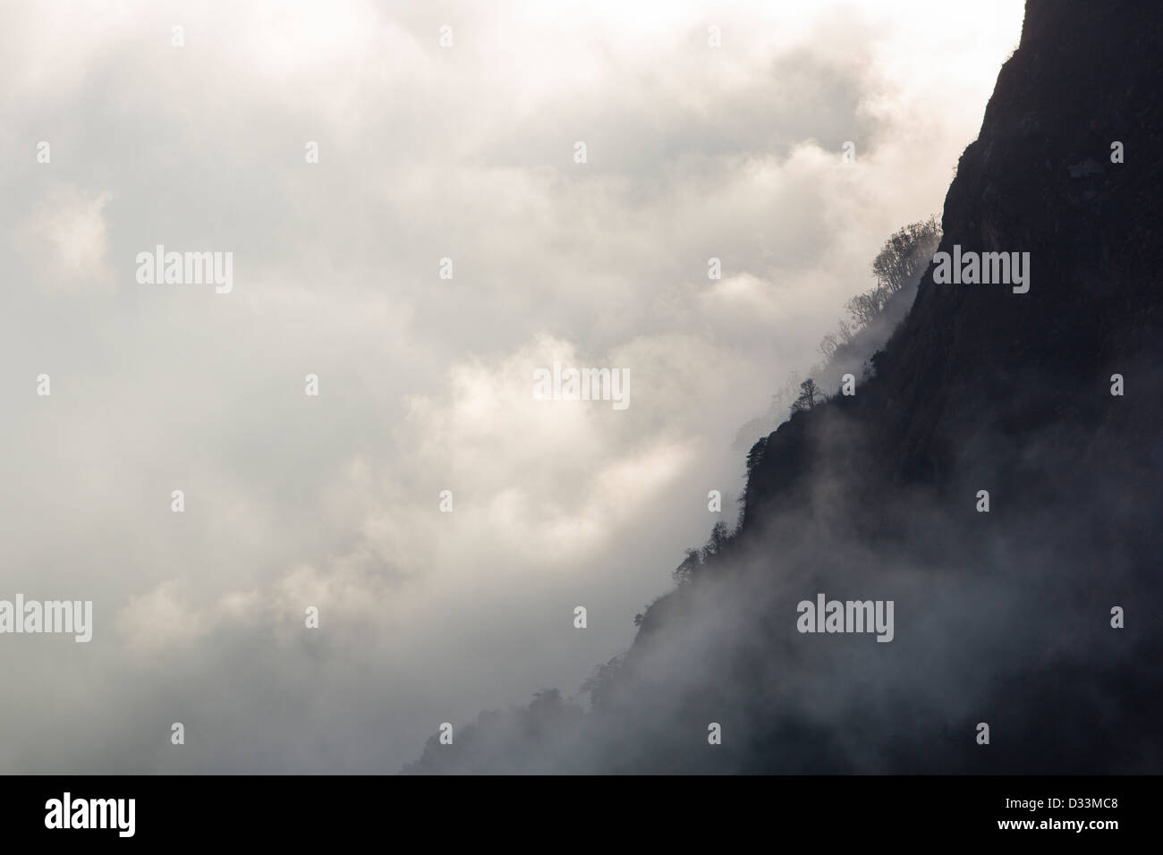 Modi khola valley annapurna sanctuary hi-res stock photography and ...