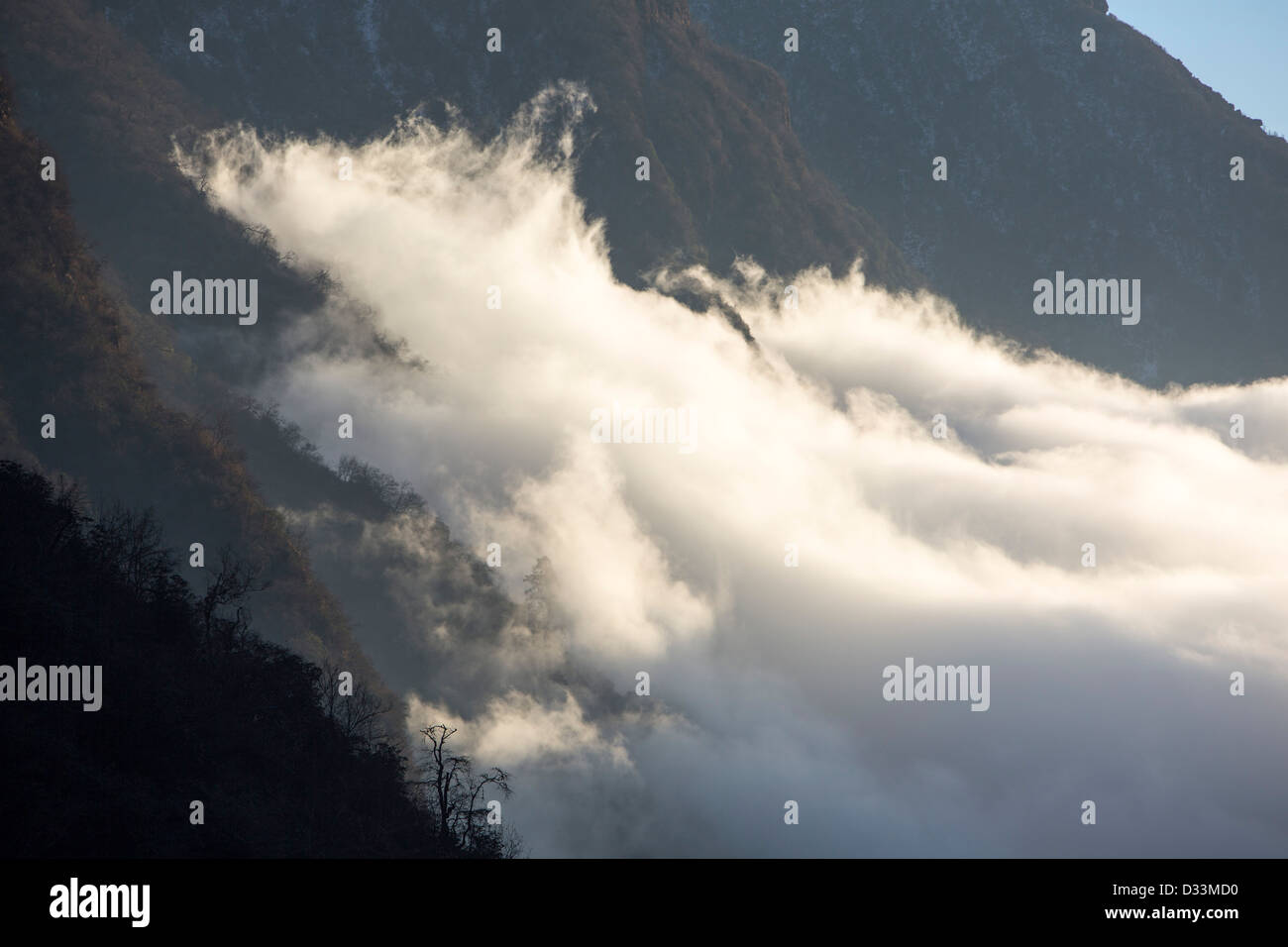 Modi khola valley annapurna sanctuary hi-res stock photography and ...