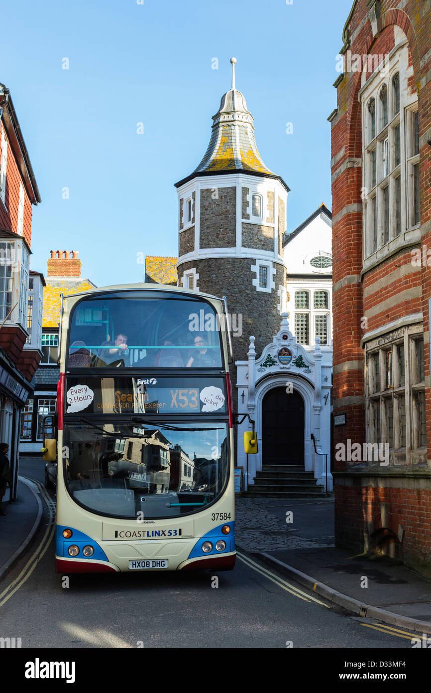 Coastlinx Bus coming through the narrow Bridge street in Lyme Regis ...