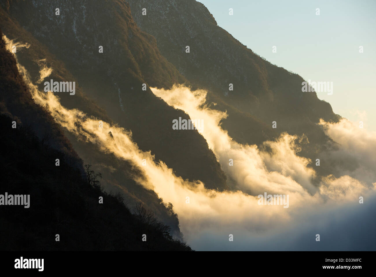 Modi khola valley annapurna sanctuary hi-res stock photography and ...