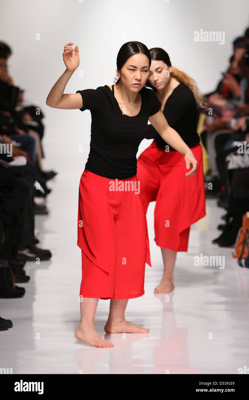 Podium dancers hi-res stock photography and images - Alamy