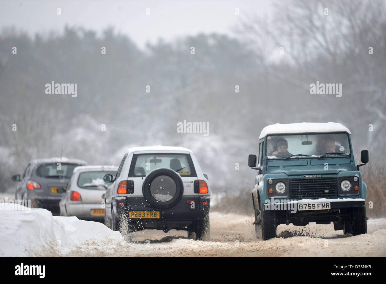 English countryside land rover defender hi-res stock photography and ...