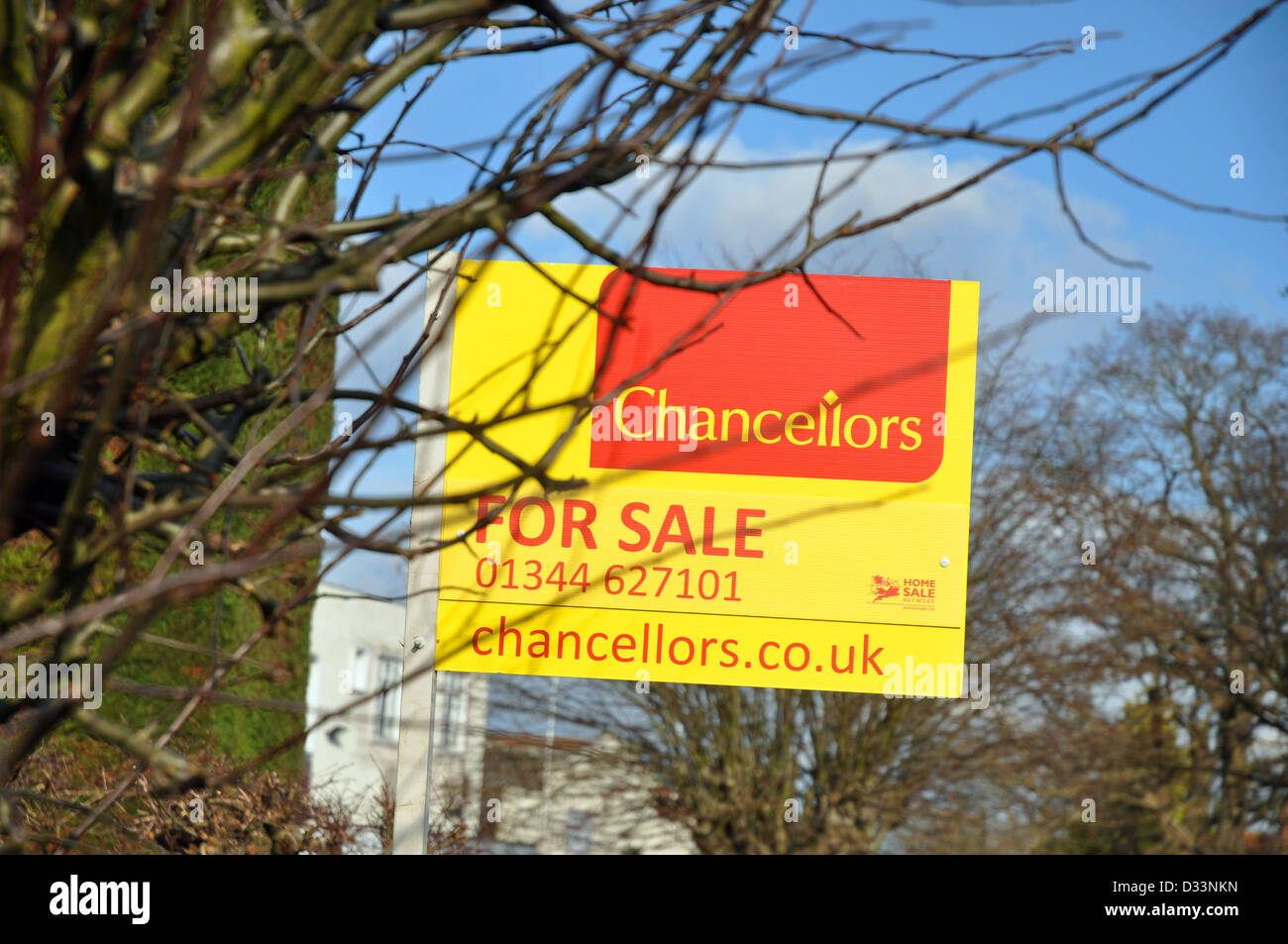 House for sale board hi-res stock photography and images - Alamy
