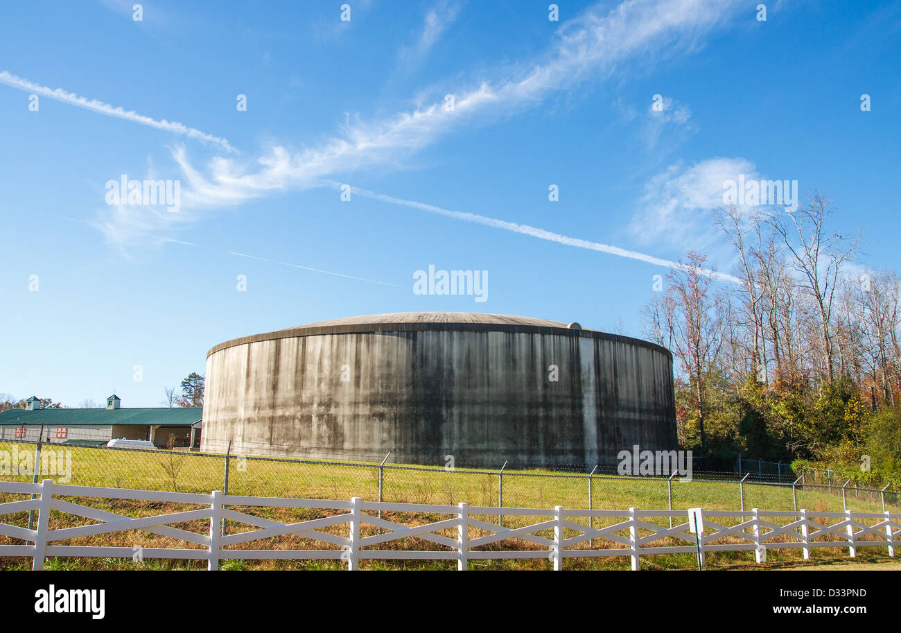 Concrete water tank hi-res stock photography and images - Alamy