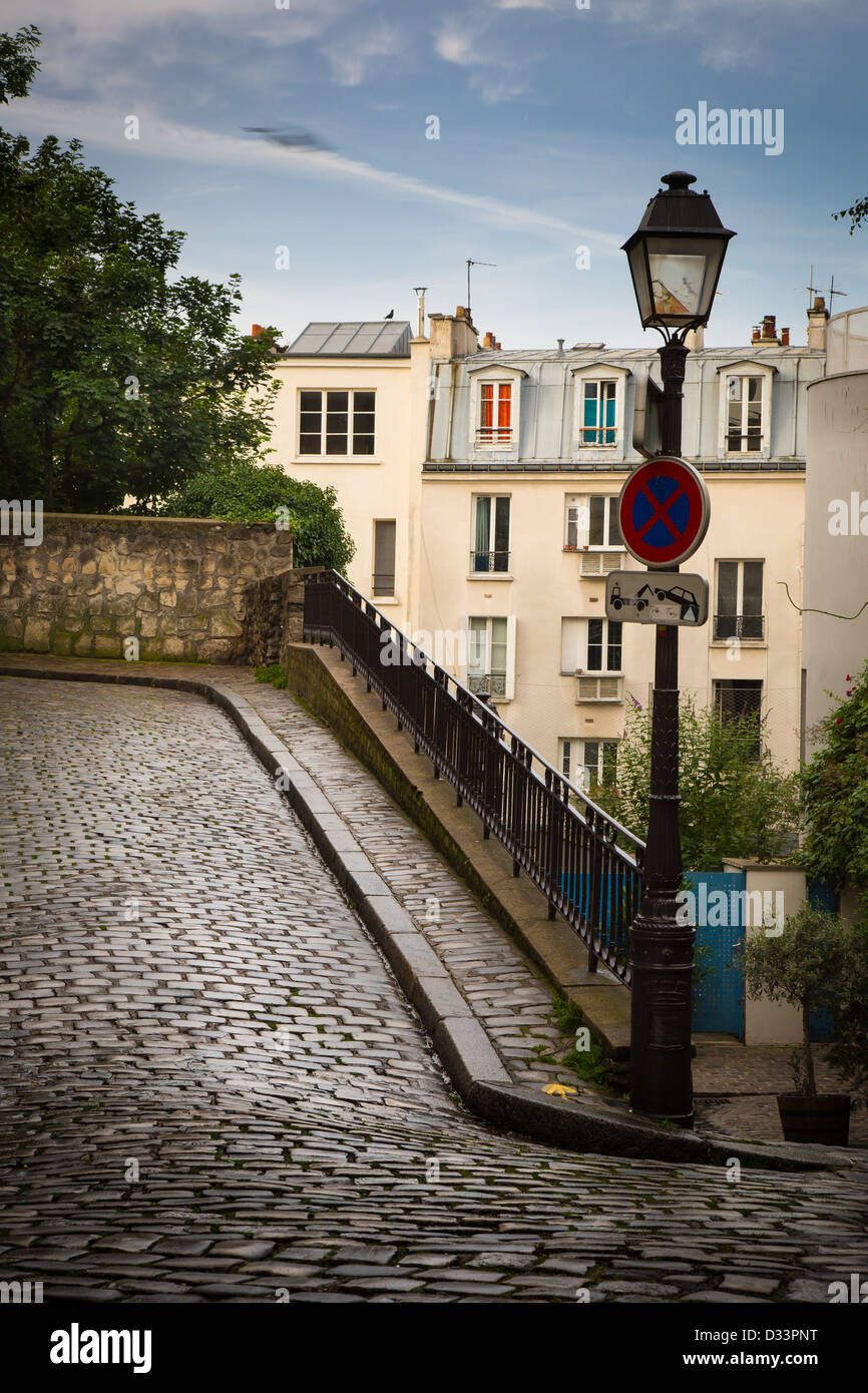 Cobblestone alley paris hi-res stock photography and images - Alamy