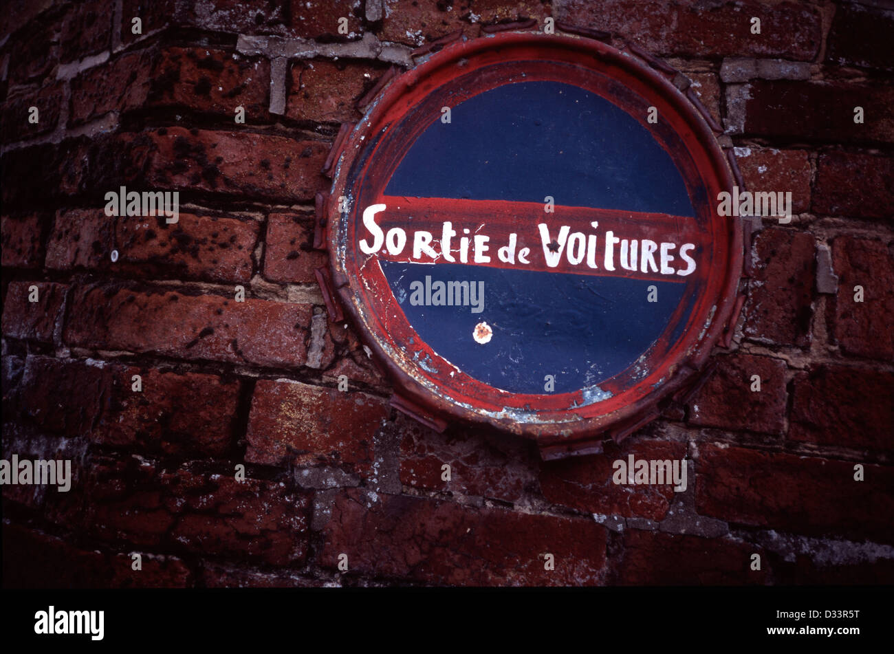 French exit sortie sign hi-res stock photography and images - Alamy