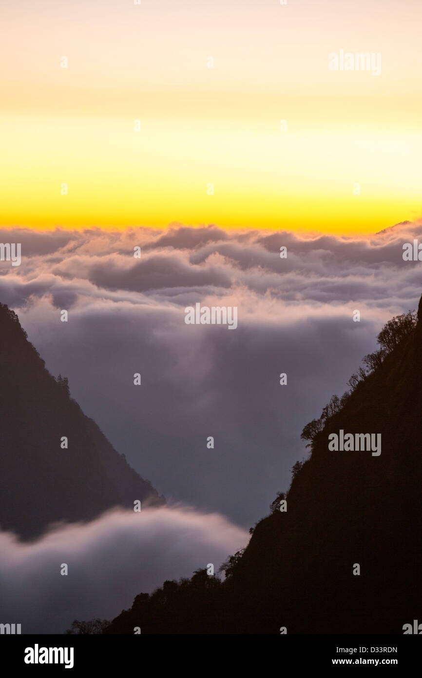 Modi khola valley annapurna sanctuary hi-res stock photography and ...