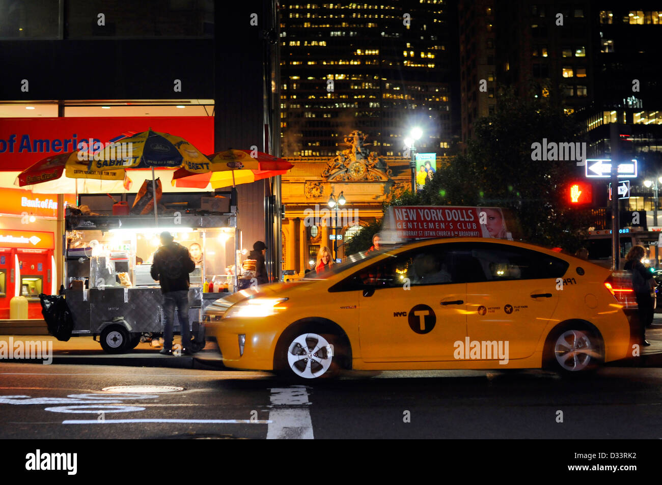 Flash blur motion night-photography of a busy street view on Park ...