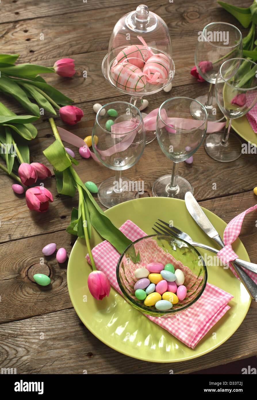 Table set tulips restaurant hi-res stock photography and images - Alamy