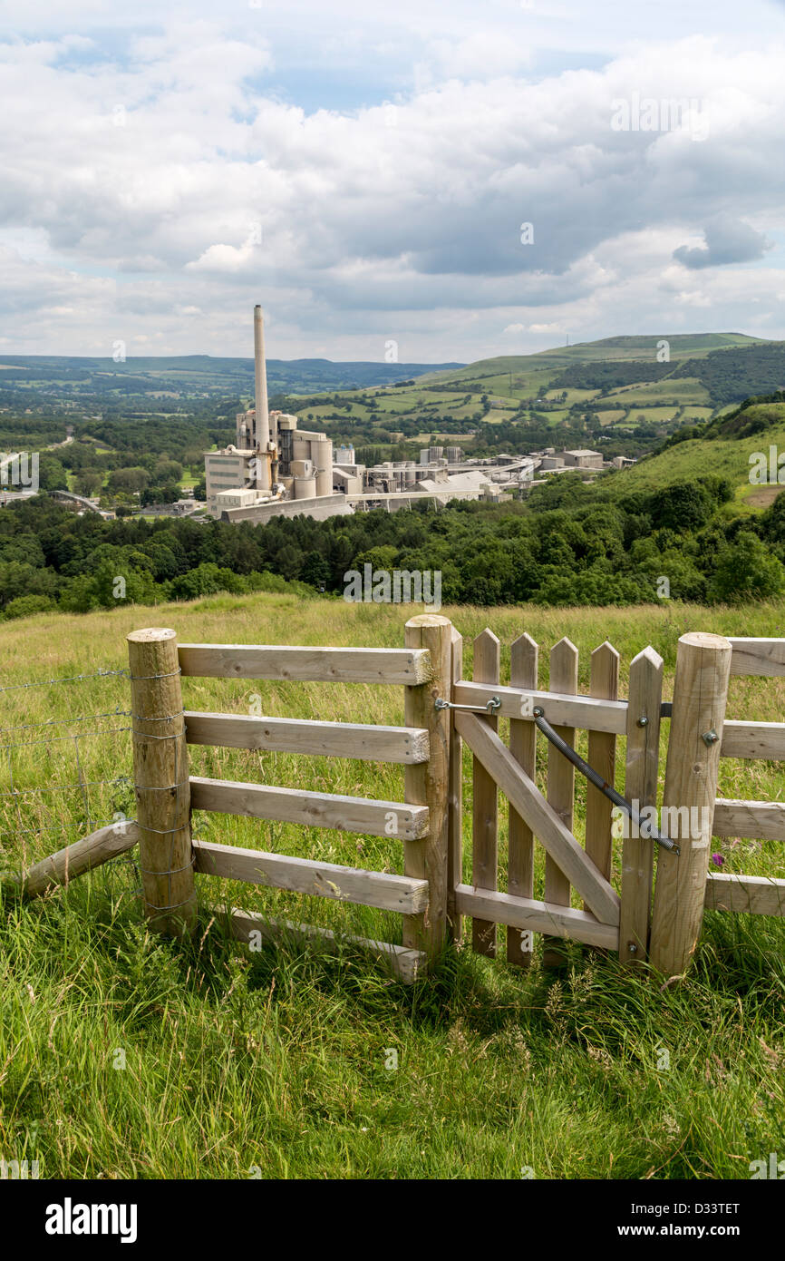 Hope Cement works near Castleton in the Peak district National Park ...