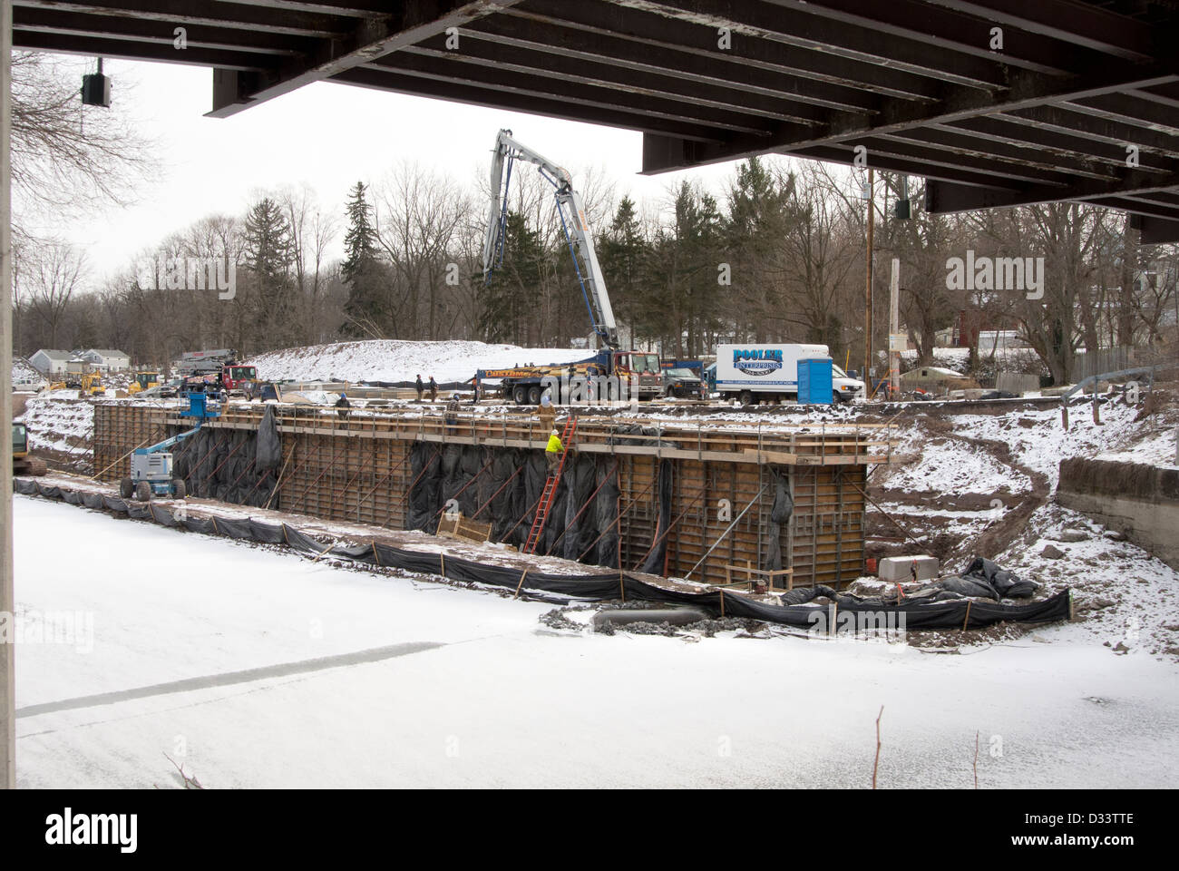 Placing retaining wall in Erie Canal Stock Photo - Alamy