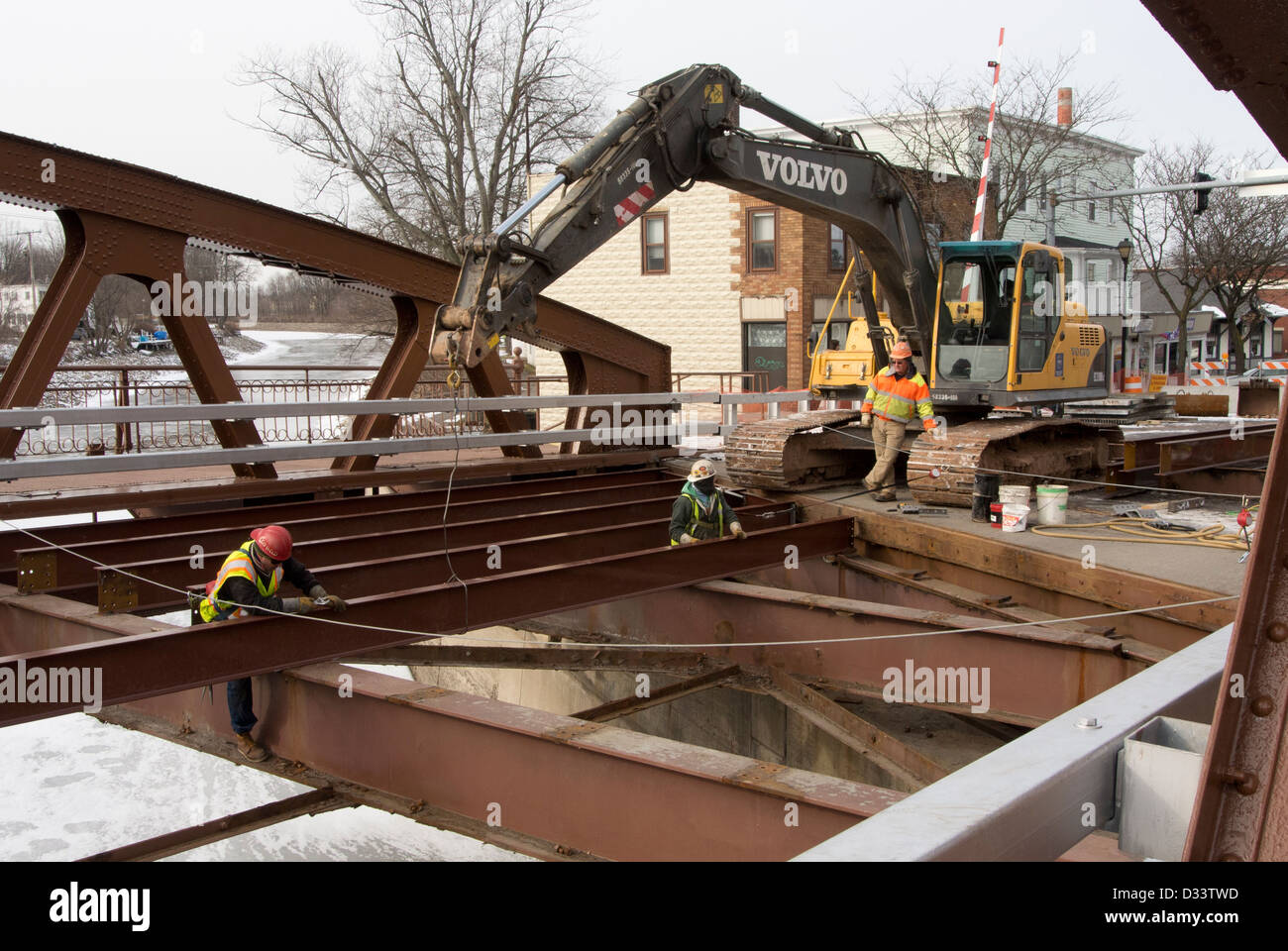 Bridge beam lift hi-res stock photography and images - Alamy